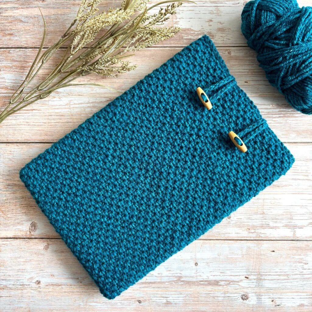 Free crochet laptop case pattern: Easy crochet laptop sleeve - Dreamee ...